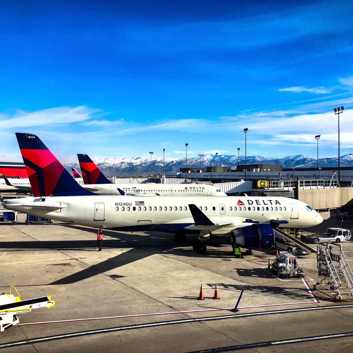 The Definitive 3-7+ Hour Paris-CDG Airport Layover Guide (by a Pilot)